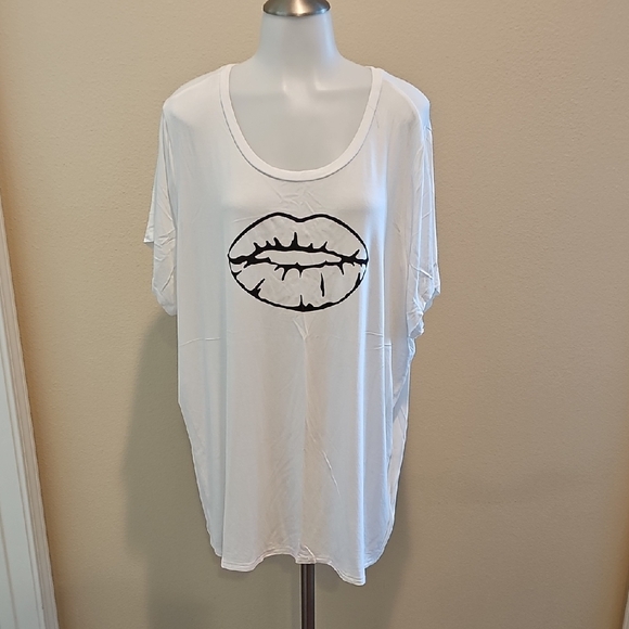 torrid | Tops | Torrid White Tee With Black Lip Design | Poshmark